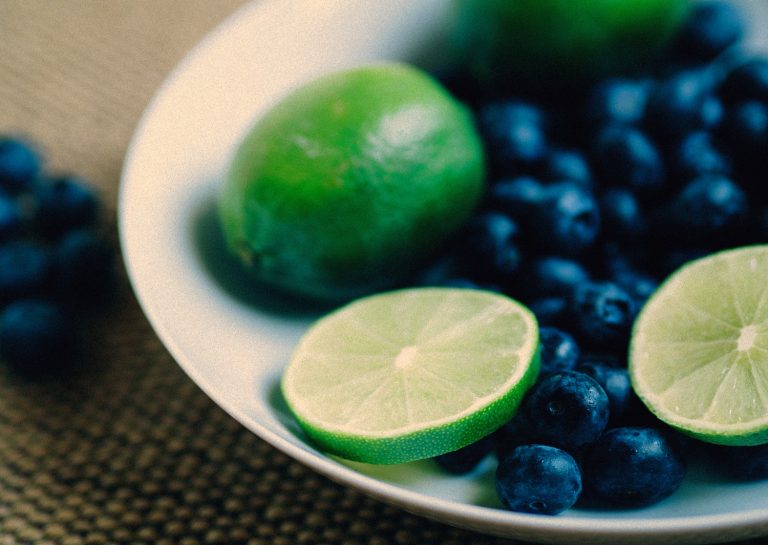 8 Reasons Why You Have Green Lemons & What To Do With Them