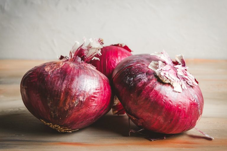 How Can You Tell When To Harvest Red Onions?
